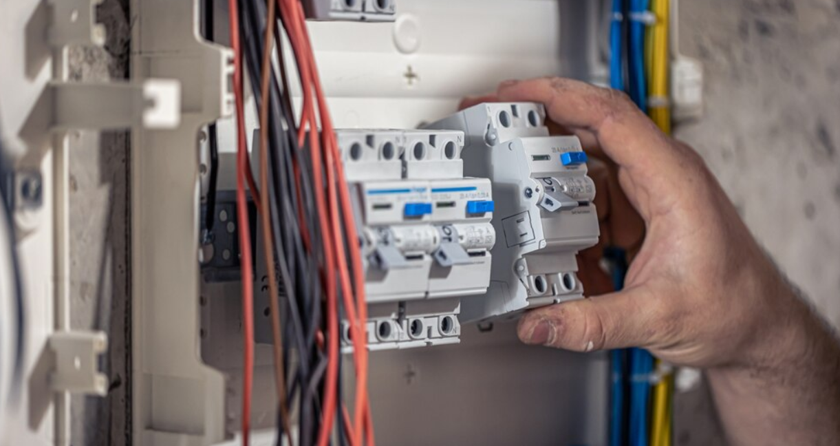 Disconnecting Power and Removing the Old Breaker
